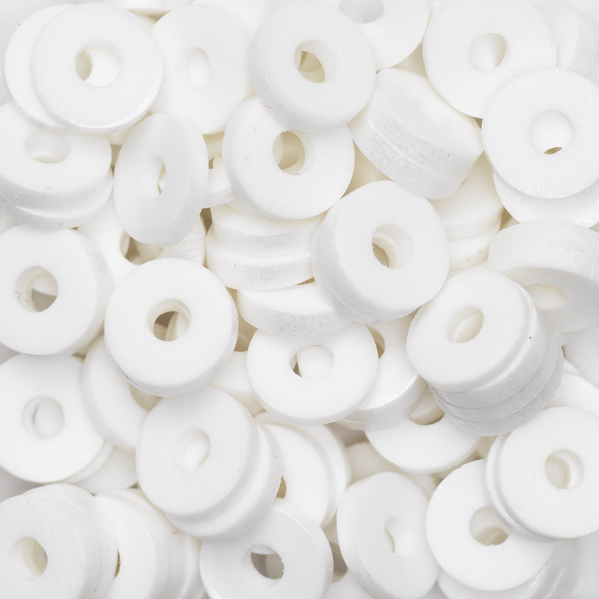 Heishi-perler i rør – guldskinnende hvide heishis, Ø6 mm | Panduro