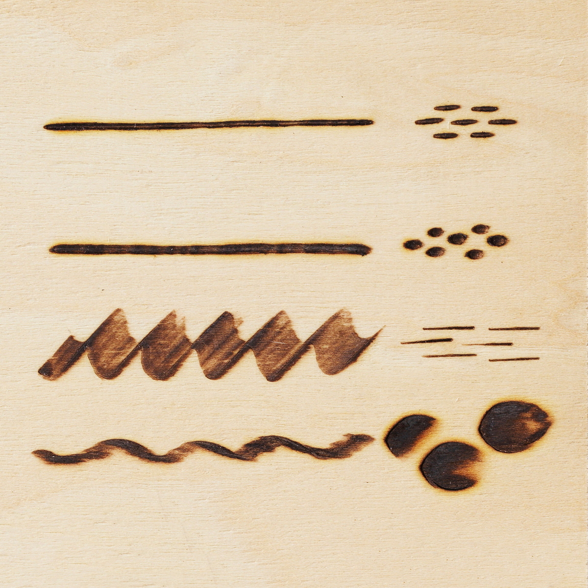 Svipenn til tre, lær og kork. Metallstativ og 4 svispisser + 1 ...