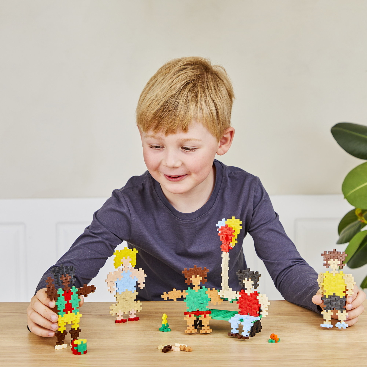 Plus-Plus Learn to build people from the world – bygg människor från hela världen, 275 bitar ...