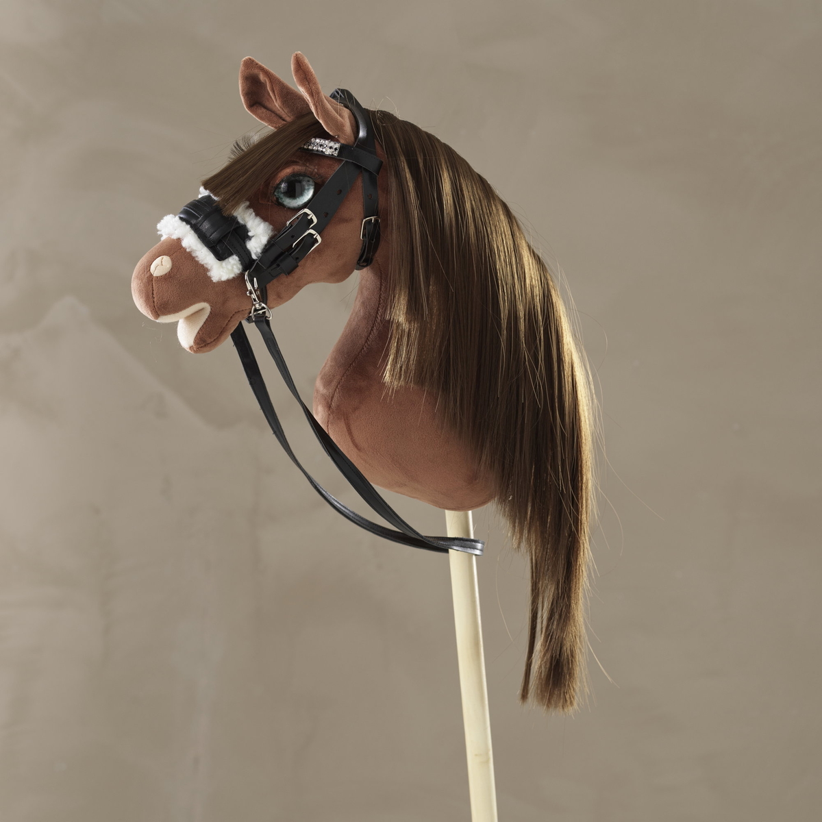 DIY-kit Sy ett vackert träns åt din käpphäst | Panduro