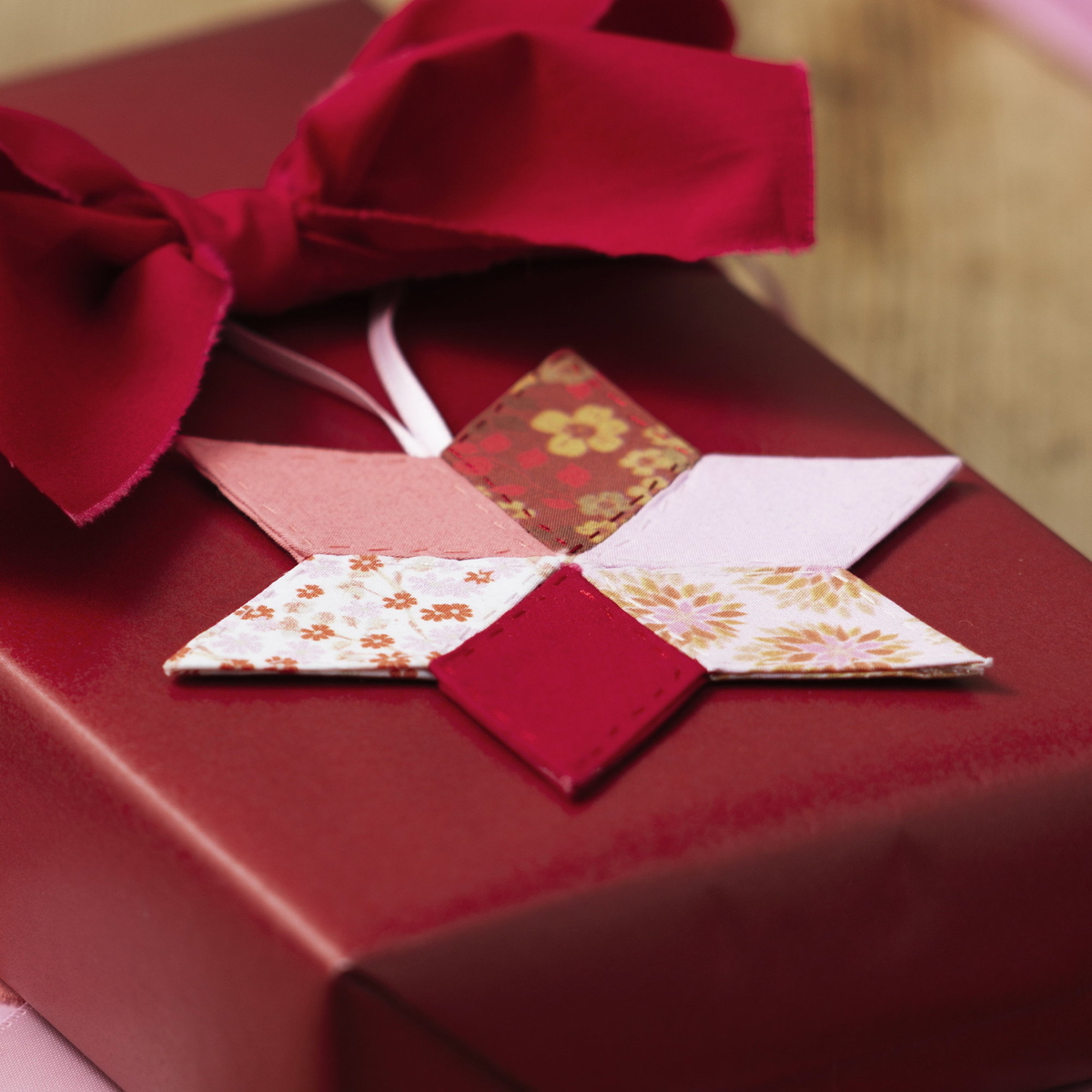 Pynta paket med patchwork-stjärna