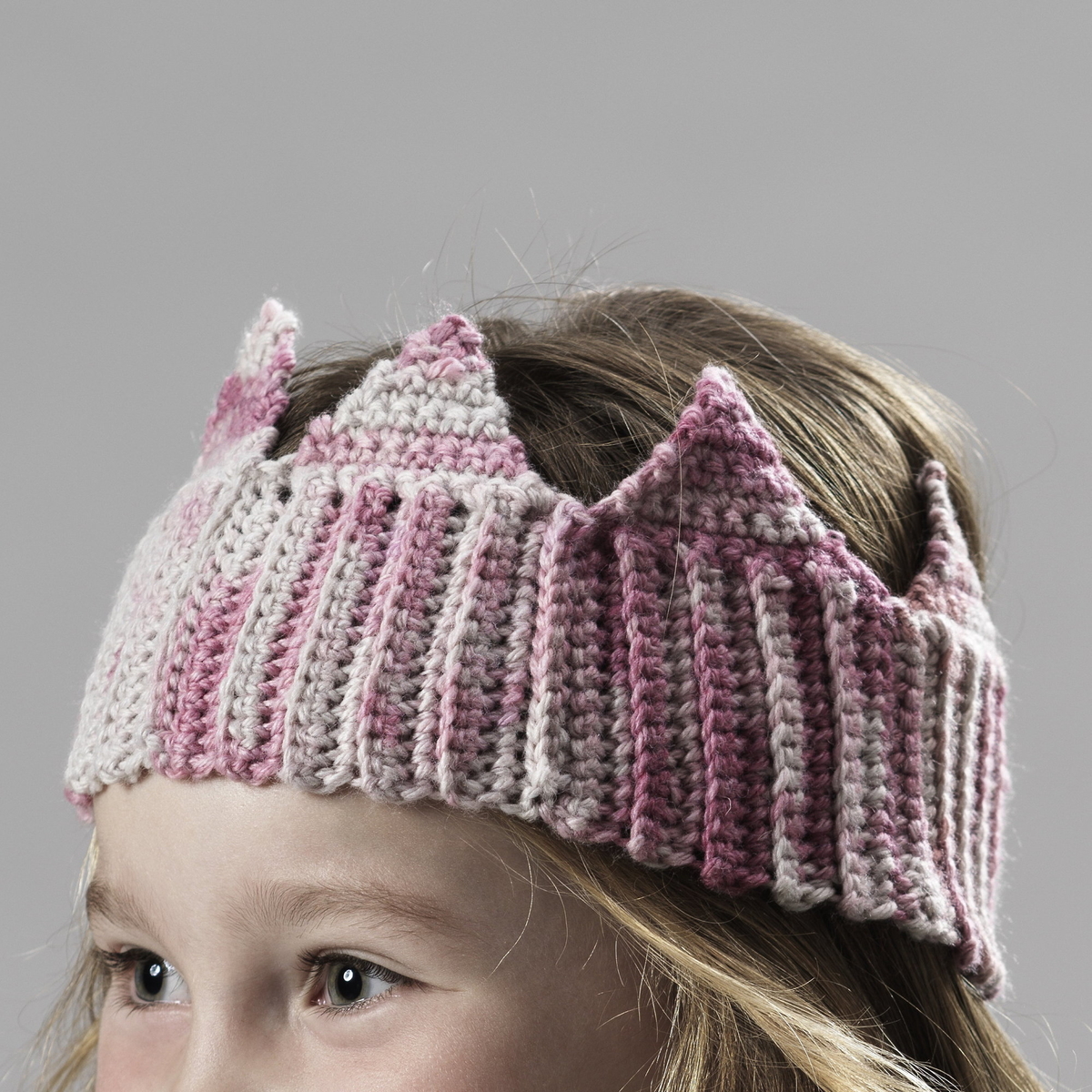 Virka en krona som pannband