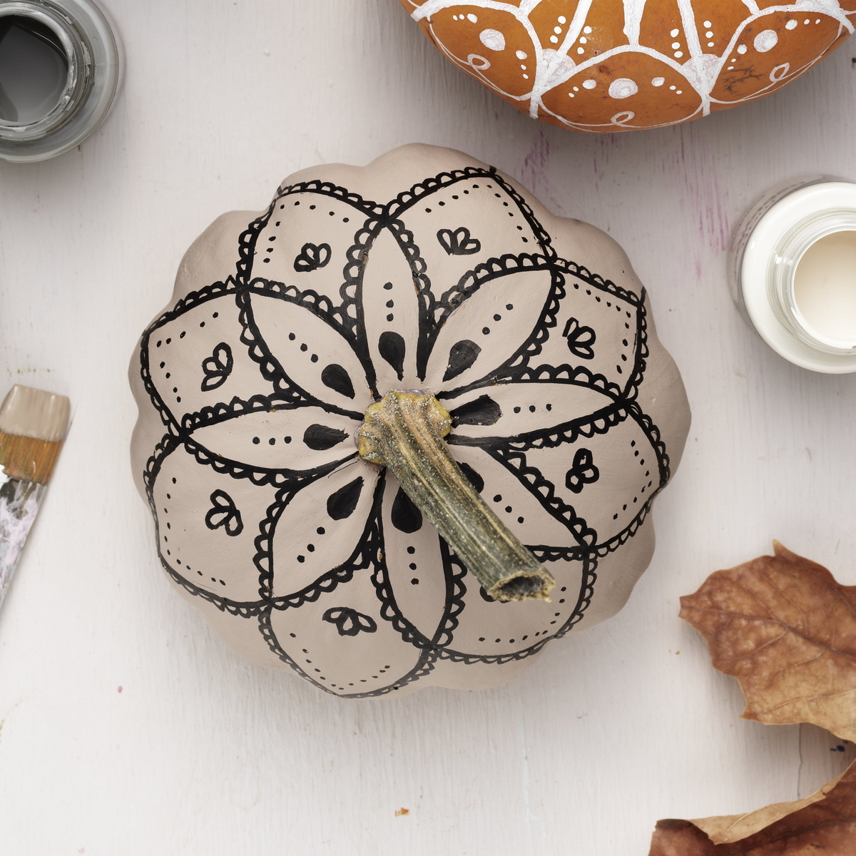 Male gresskar med Limitless Marker og Hobbylakk